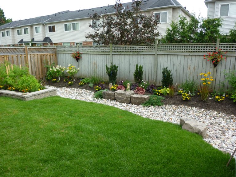 30 Beautiful Landscaping Ideas to Update Your Outdoor Space – Crafty Daily