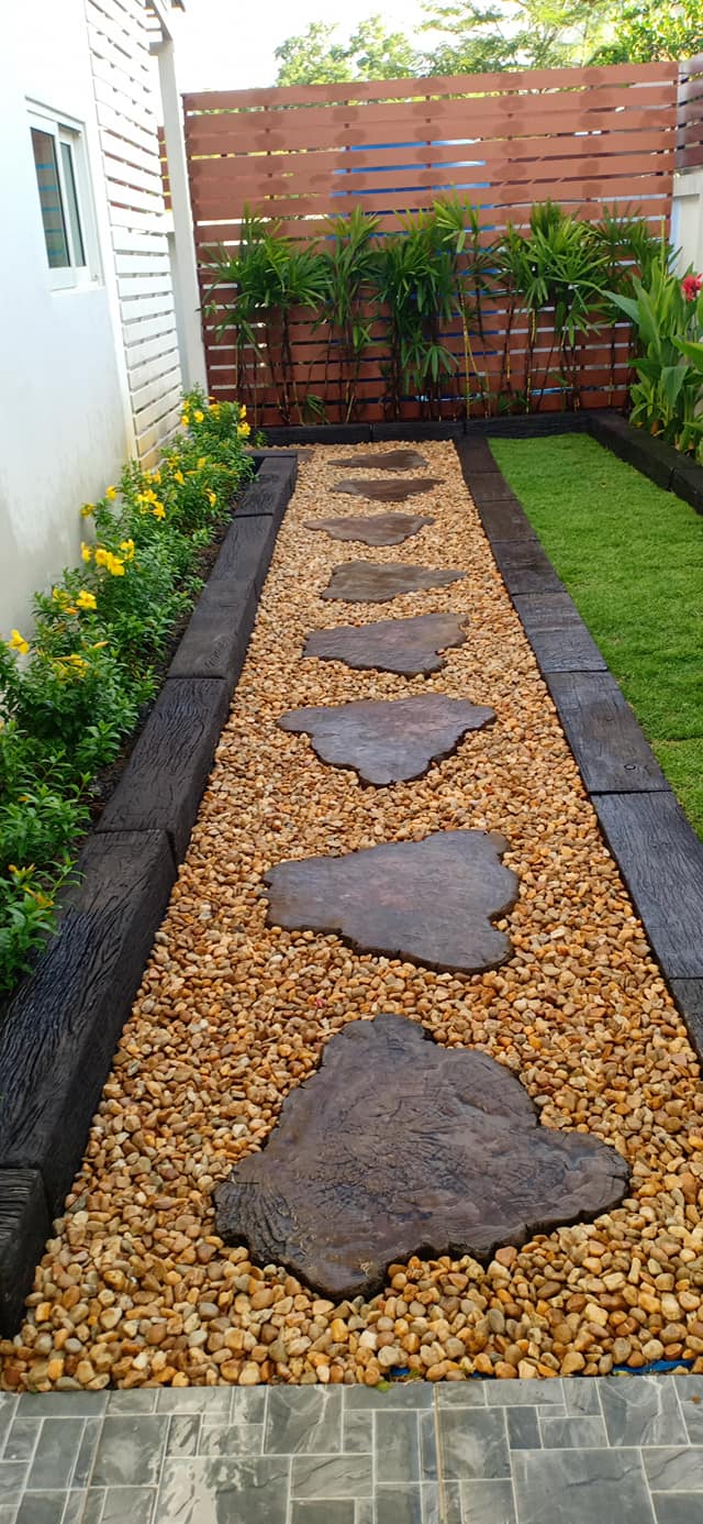 42 Beautiful “Landscaping Along a Fence” Ideas to Make the Best of Your ...