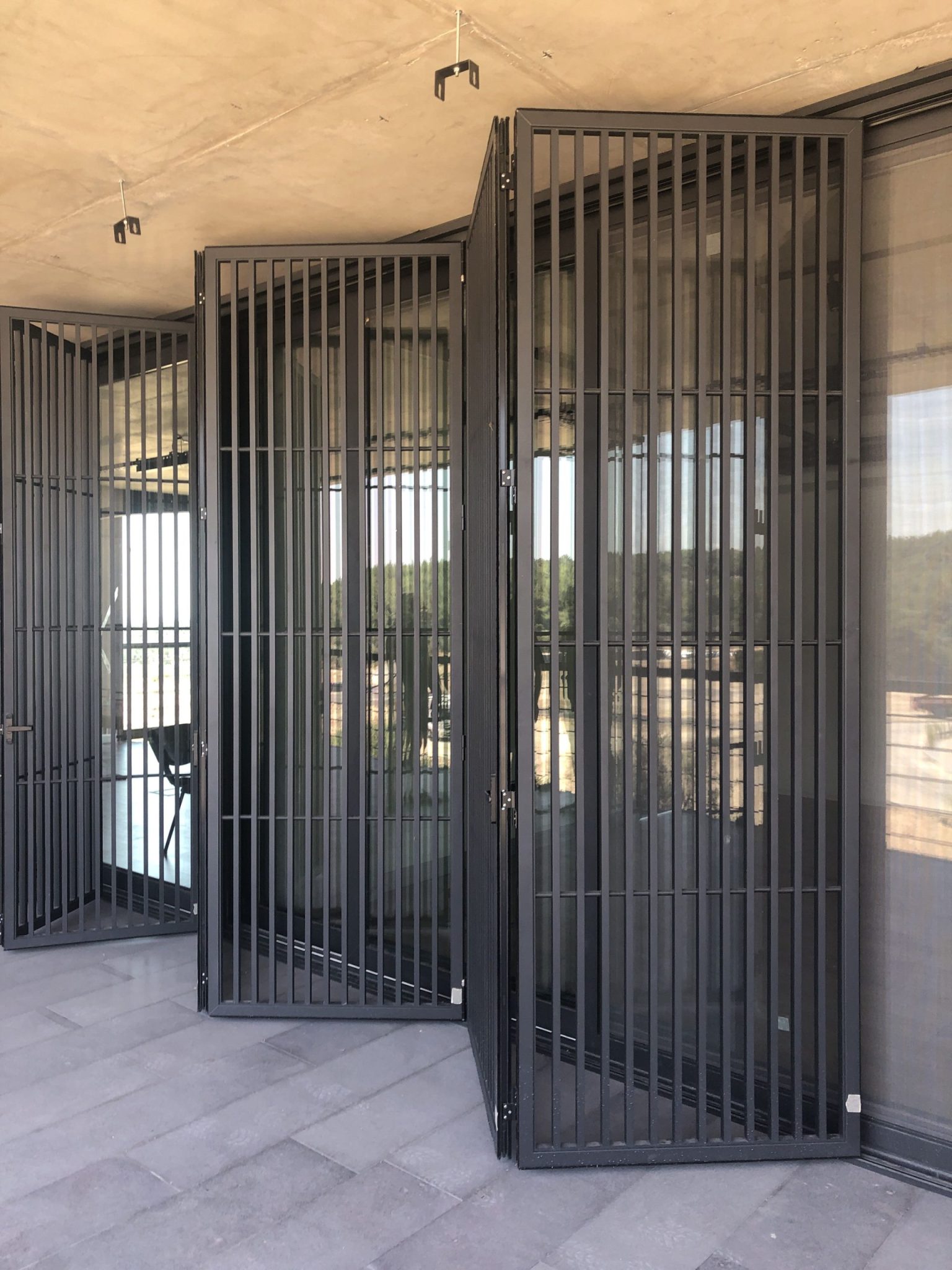 45 Stylish Folding Door Ideas for Every Type of Space – Crafty Daily