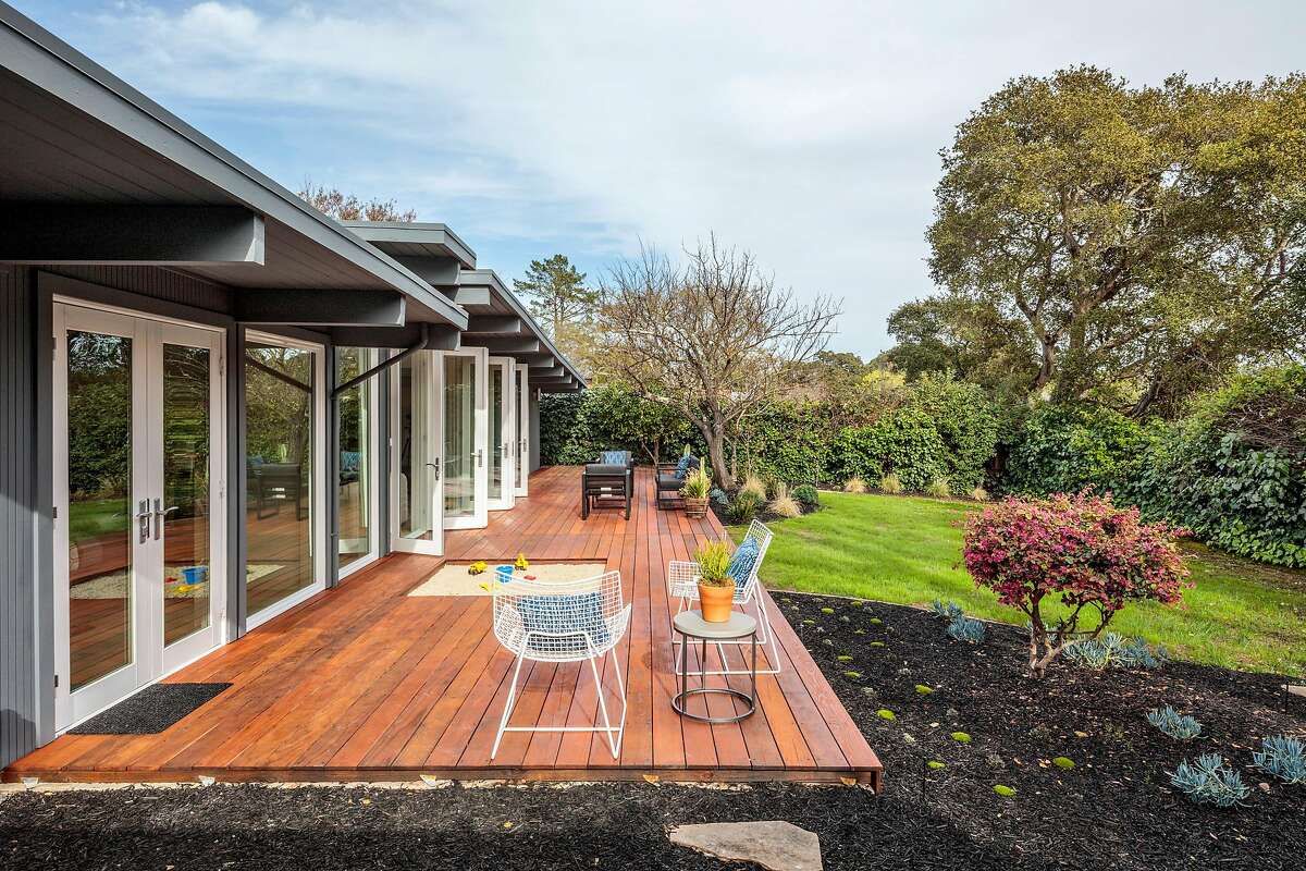 41 Deck Design Ideas to Create a Fabulous Outdoor Living Space – Crafty ...