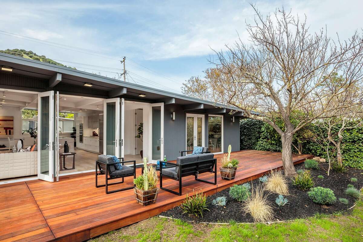 41 Deck Design Ideas to Create a Fabulous Outdoor Living Space – Crafty ...