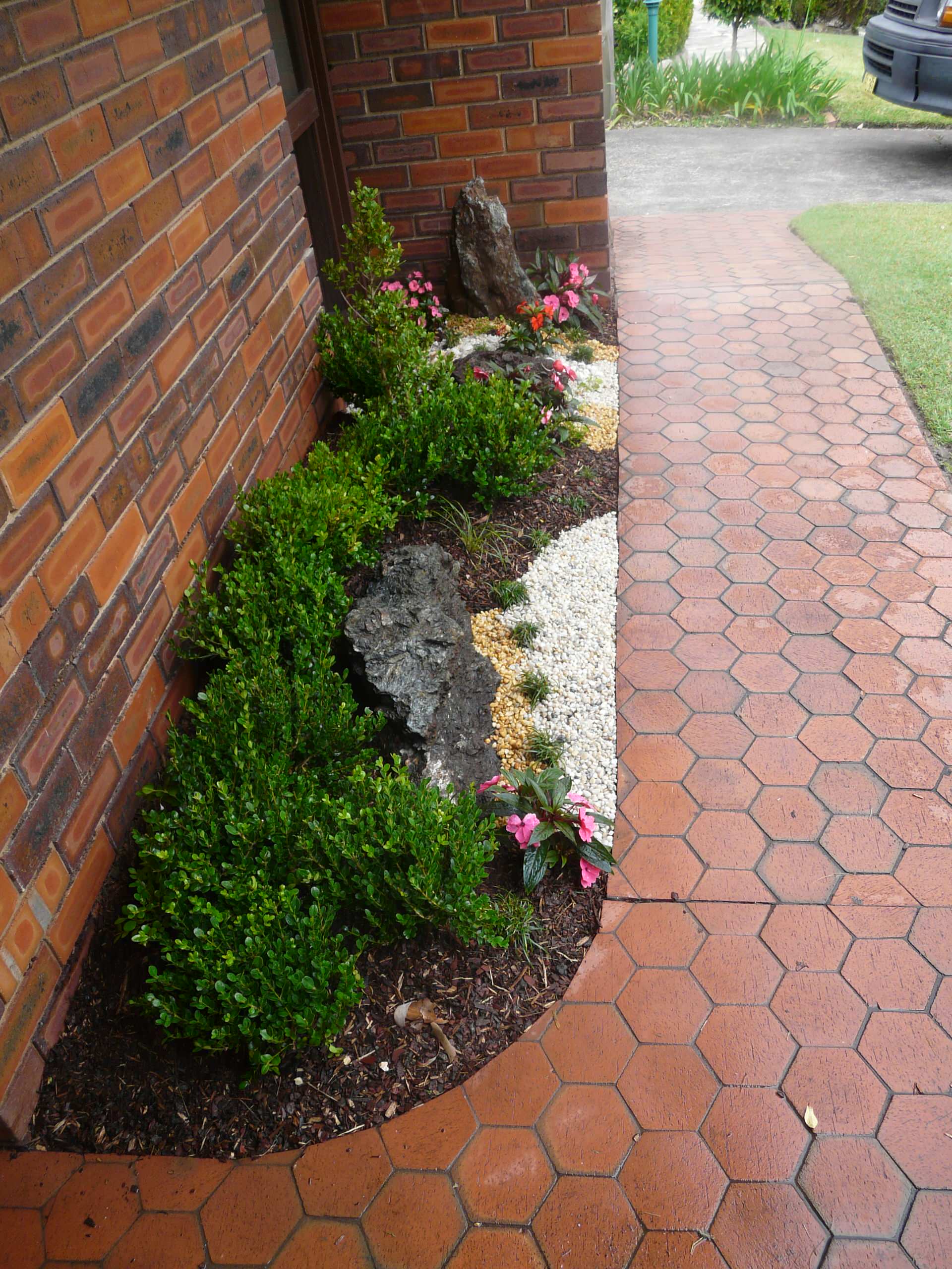 30 Beautiful Small Landscaping Ideas to Inspire Your Garden Makeover ...