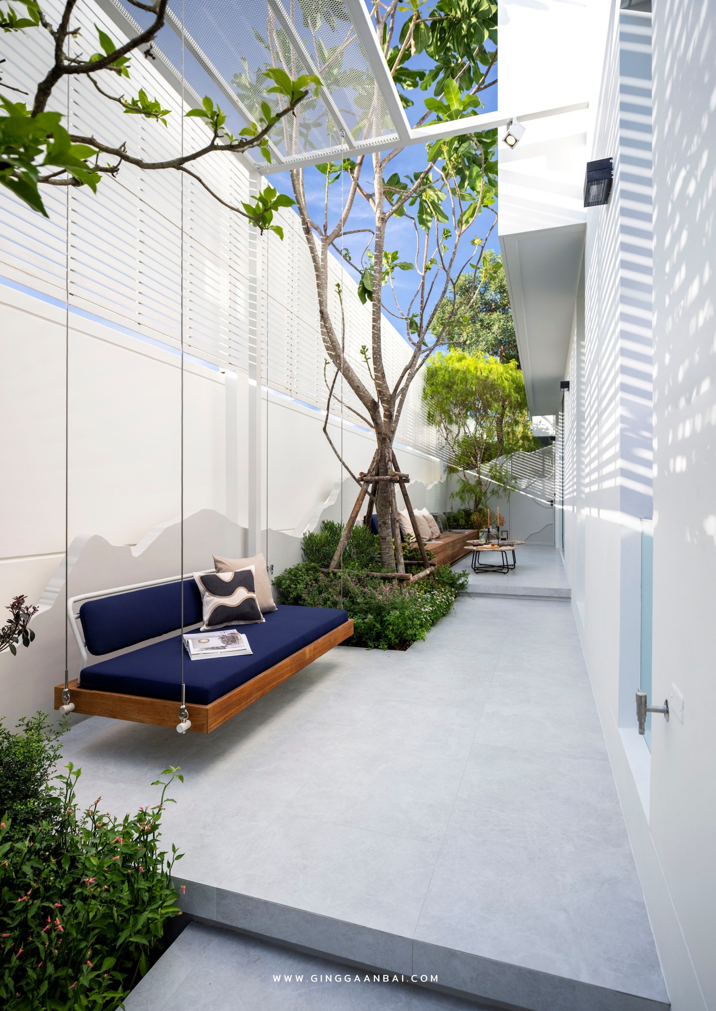 36 Ideas for Making Beautiful Use of Your “Side Yard.” – Crafty Daily