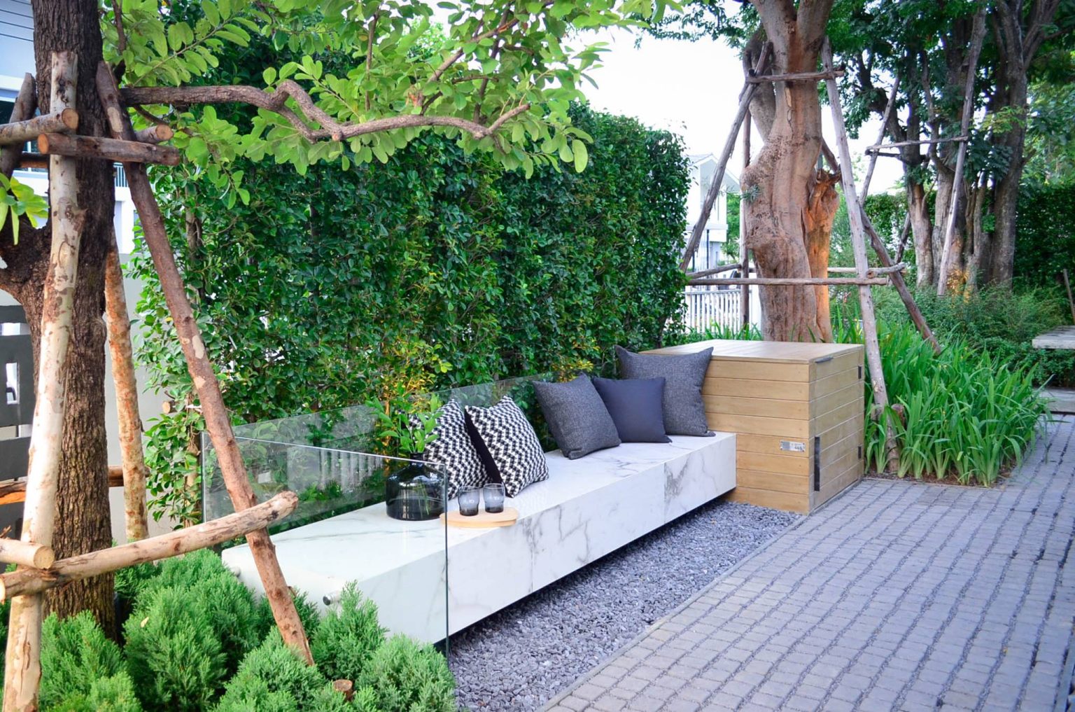 32 Garden Seating Ideas That Are Cosy, Stylish and Budget-friendly ...