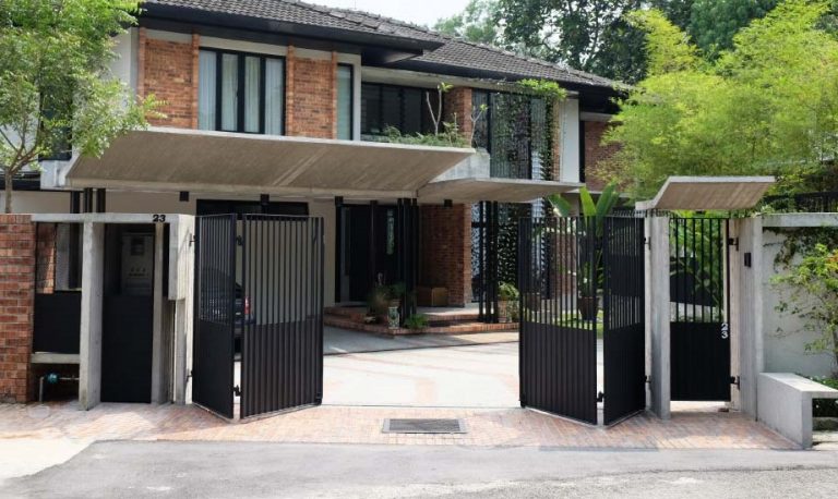 30 Best “Folding Gate” Design Ideas That Are Modern and Functional ...