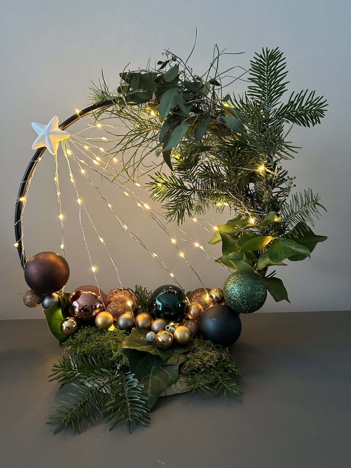 38 Creative Christmas Hula Hoop Ideas to Inspire Your Holiday Decor ...